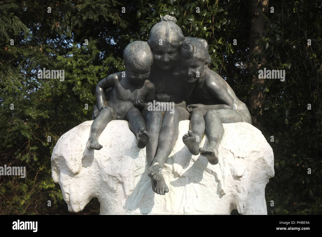 Fairy Tale Fountain, Maerchenbrunnen, Dusseldorf Stock Photo - Alamy