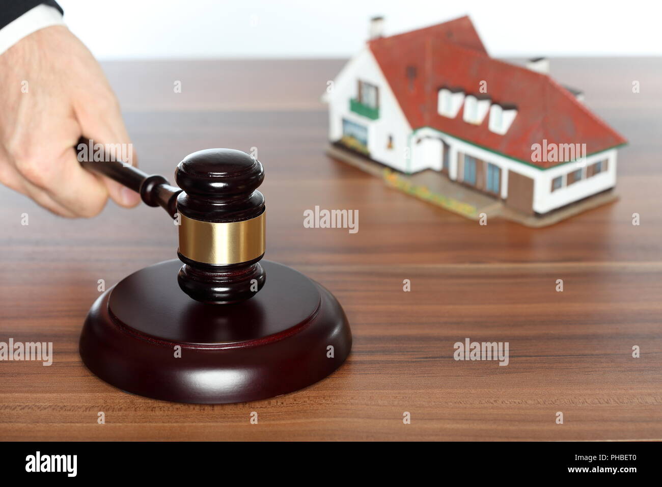 auction with house and gavel symbol Stock Photo - Alamy