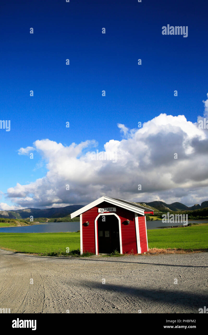 Elevated bus stop hi-res stock photography and images - Alamy