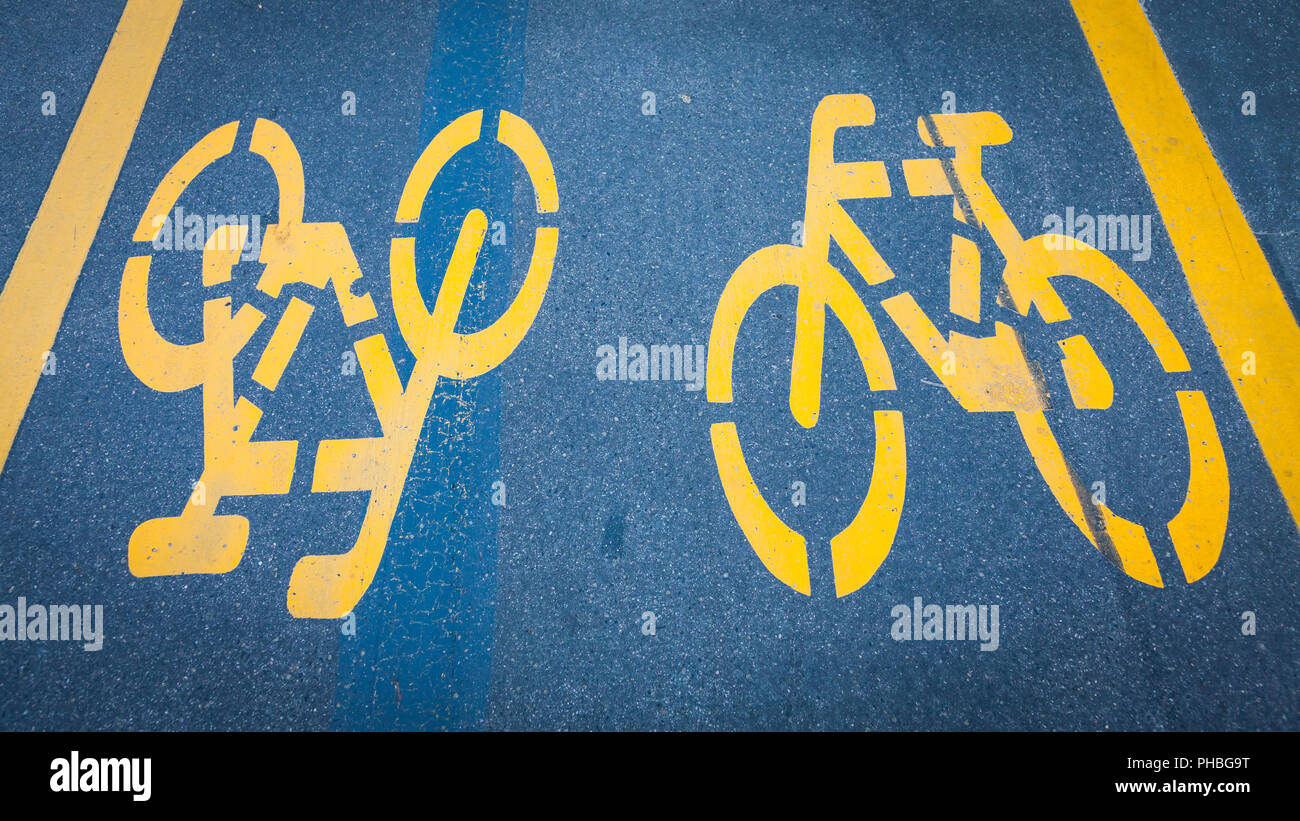 Bicycle signs painted on asphalt Stock Photo - Alamy
