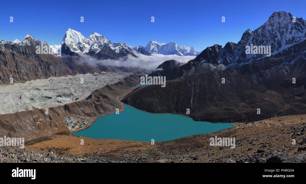 Beautiful mountain in gokyo hi-res stock photography and images - Alamy
