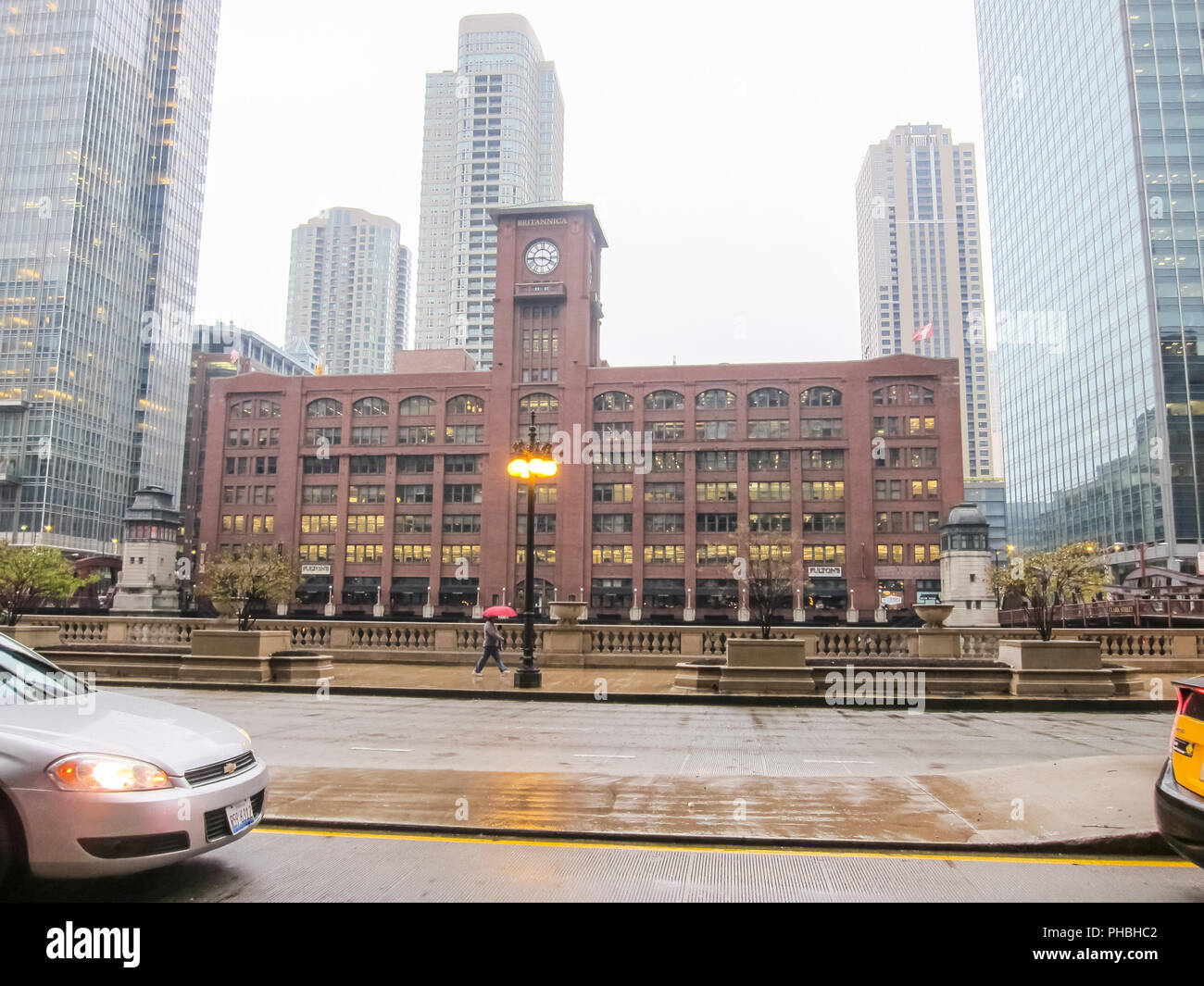 Downtown chicago miracle mile hi-res stock photography and images - Alamy