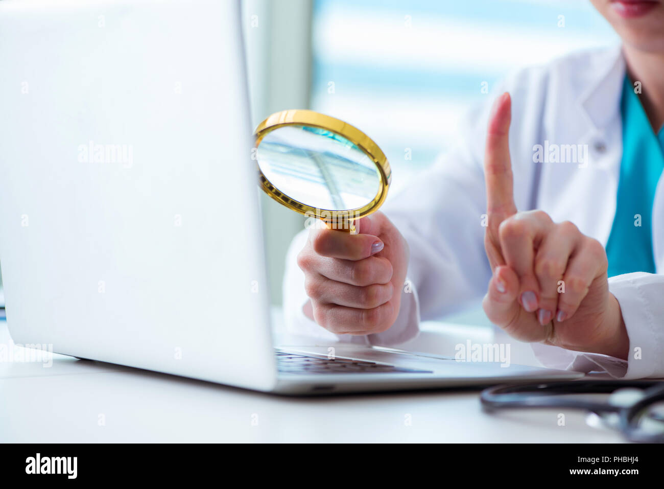 Doctor hand with magnifying glass Stock Photo - Alamy