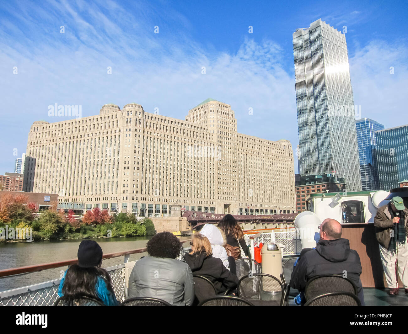 Downtown chicago miracle mile hi-res stock photography and images - Alamy