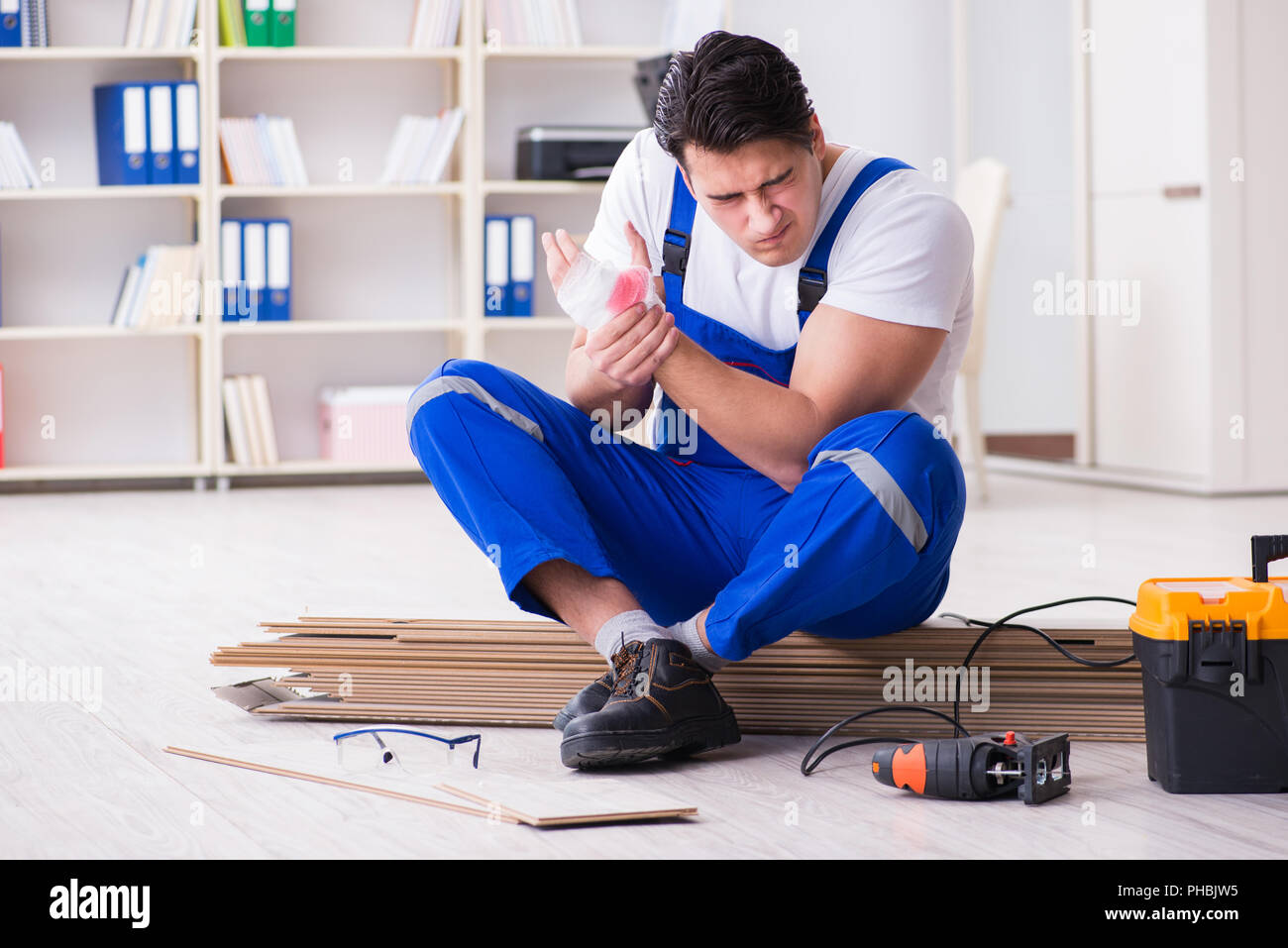 Young worker working on floor laminate tiles Stock Photo - Alamy