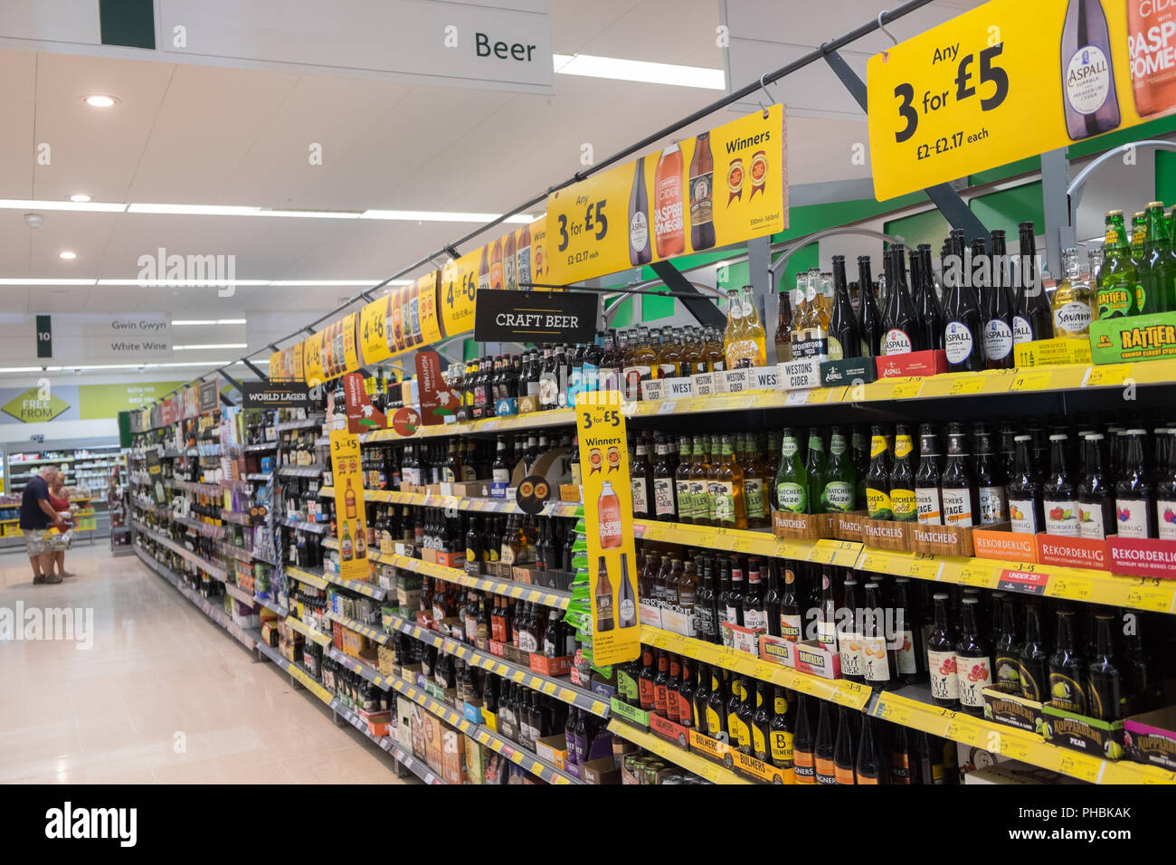 Wine aisle and morrisons hi-res stock photography and images - Alamy