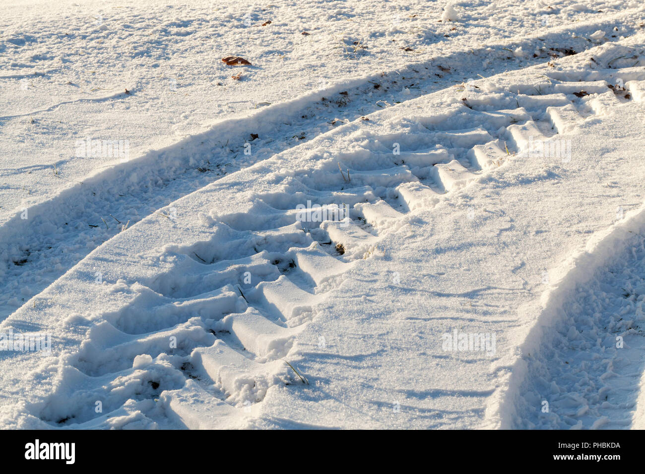 Car turning right on a highway hi-res stock photography and images - Alamy