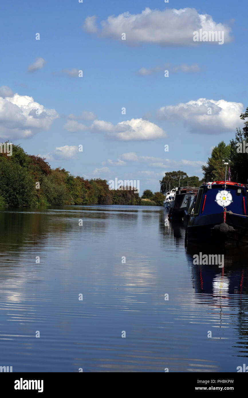 Hot Sunny day for boating near the Strawberry Island Boat Club in ...