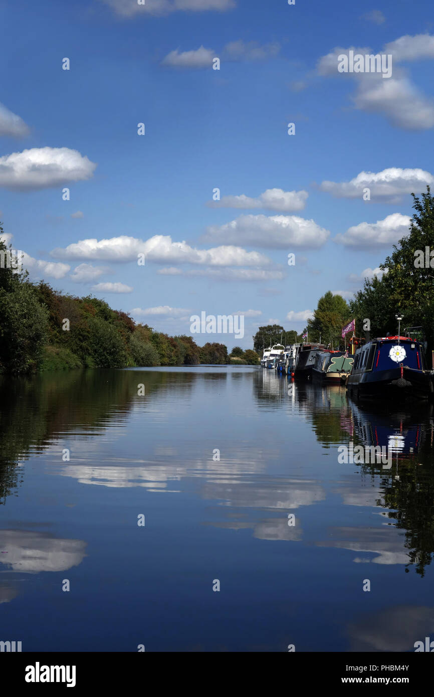 Hot Sunny day for boating near the Strawberry Island Boat Club in ...