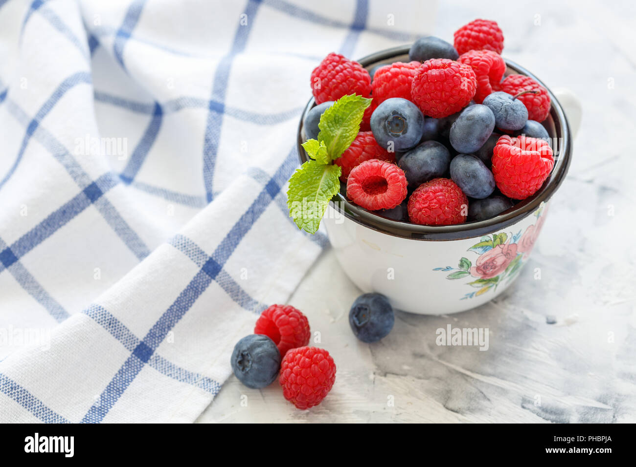 Raspberries blueberries background hi-res stock photography and images ...