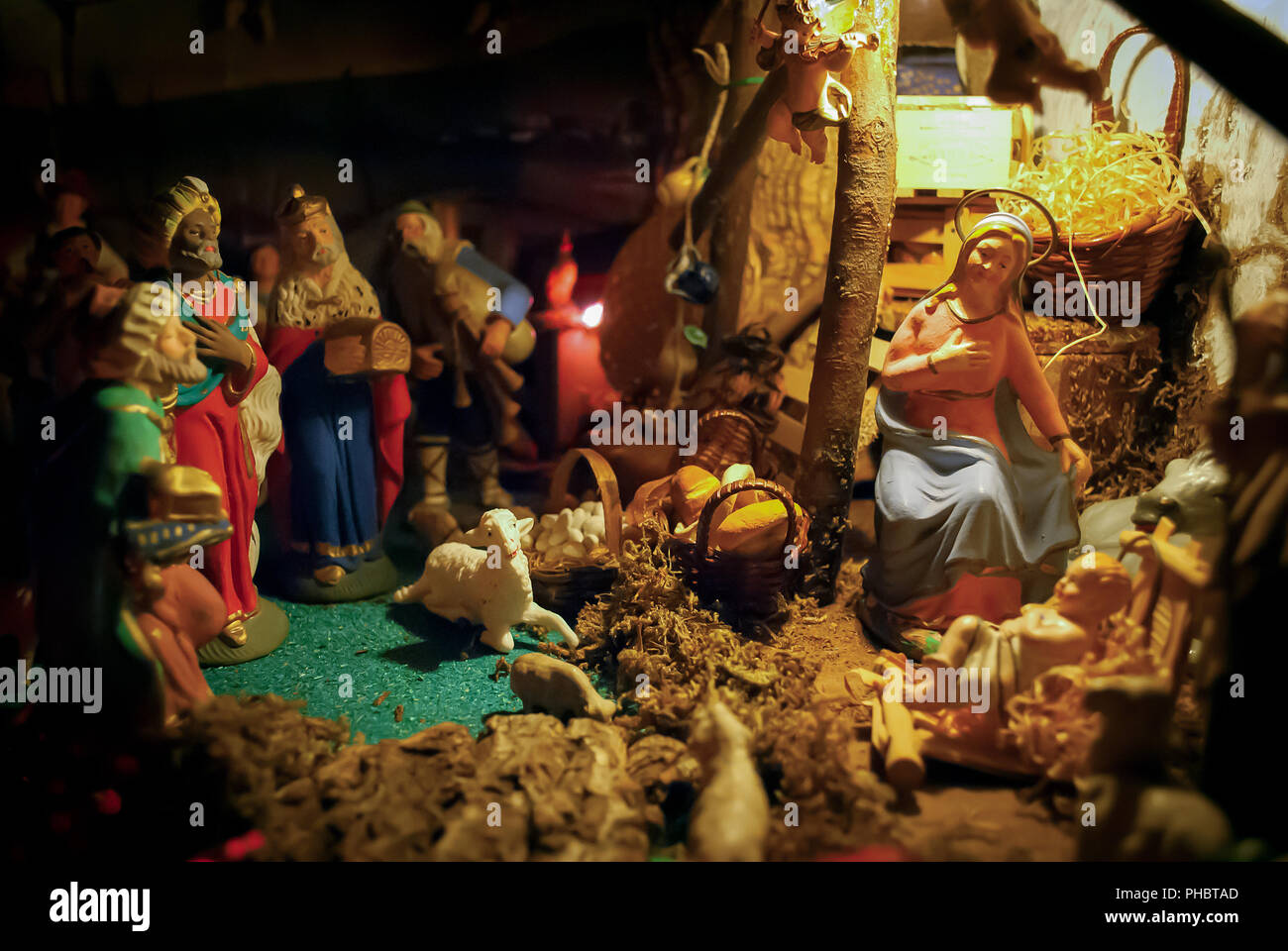 Manger scene hi-res stock photography and images - Alamy