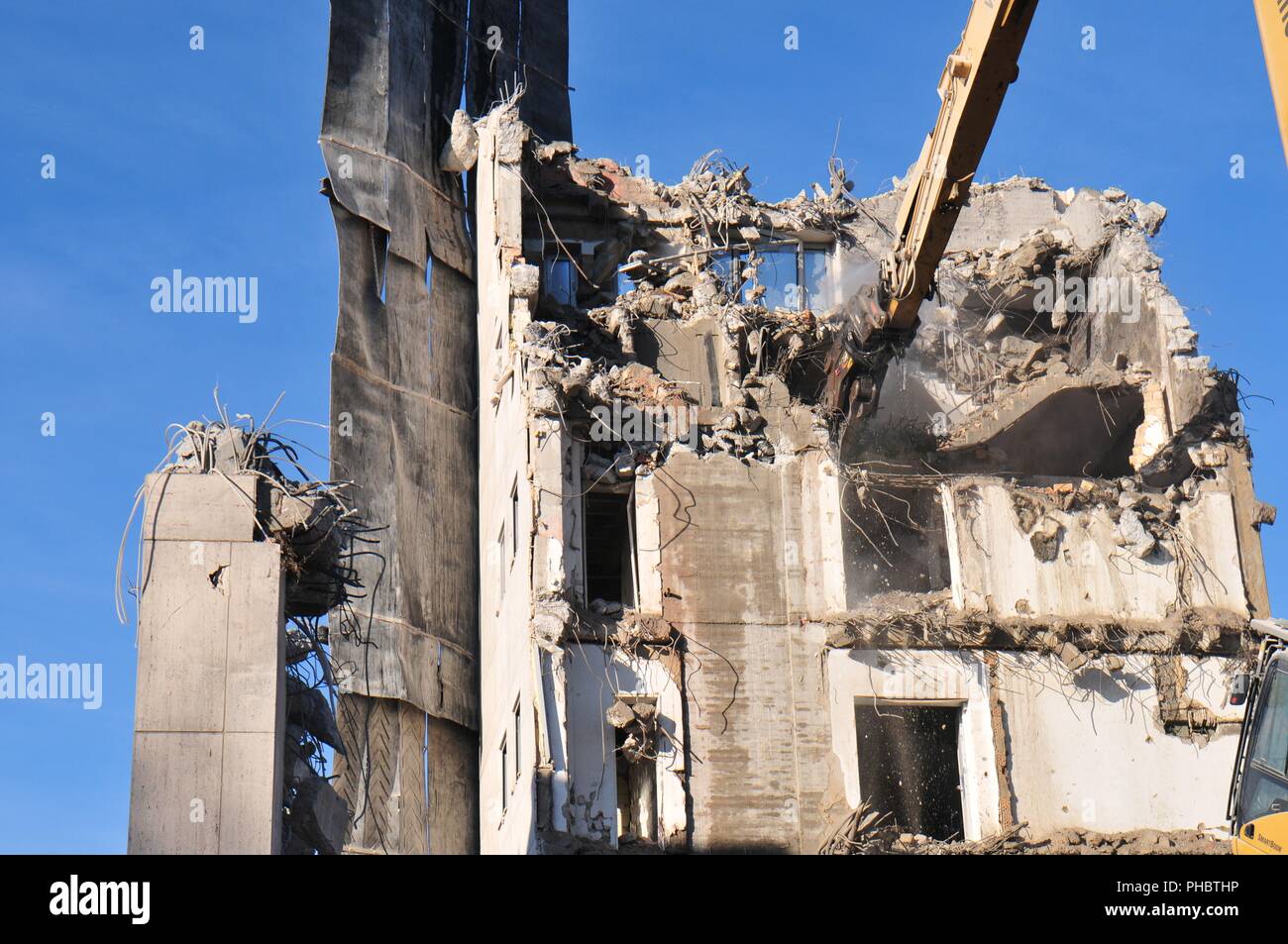 Building controlled demolition hi-res stock photography and images - Alamy