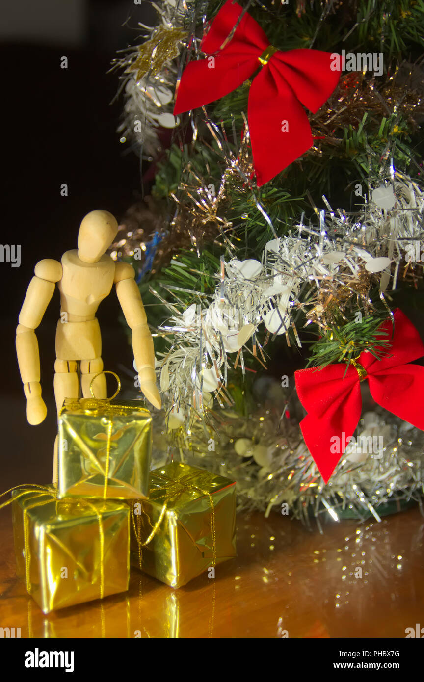 Christmas tree light next to ornament hi-res stock photography and ...