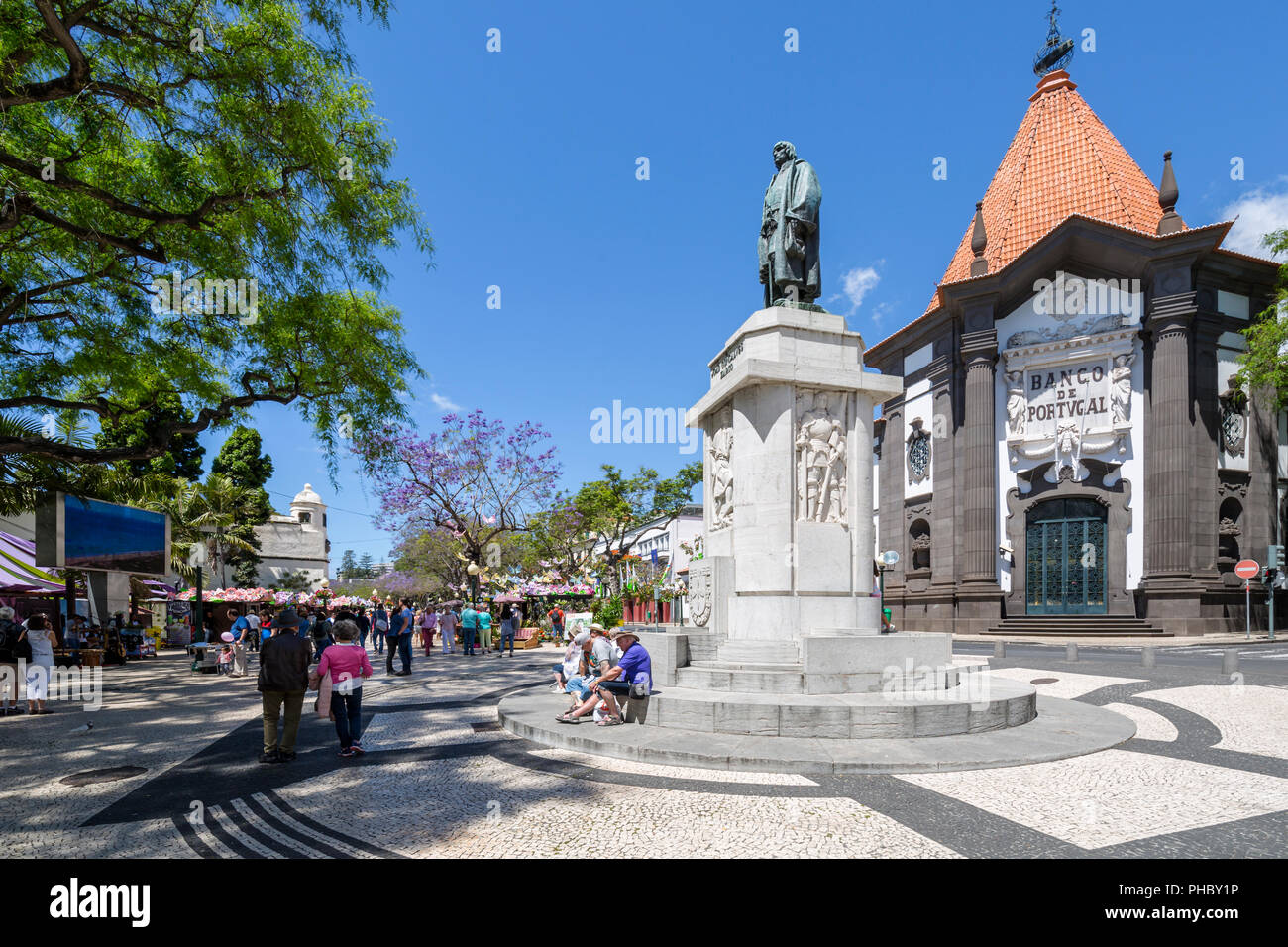 View of statue of Joao Goncalves Zarco and Banco de Portugal, Funchal ...