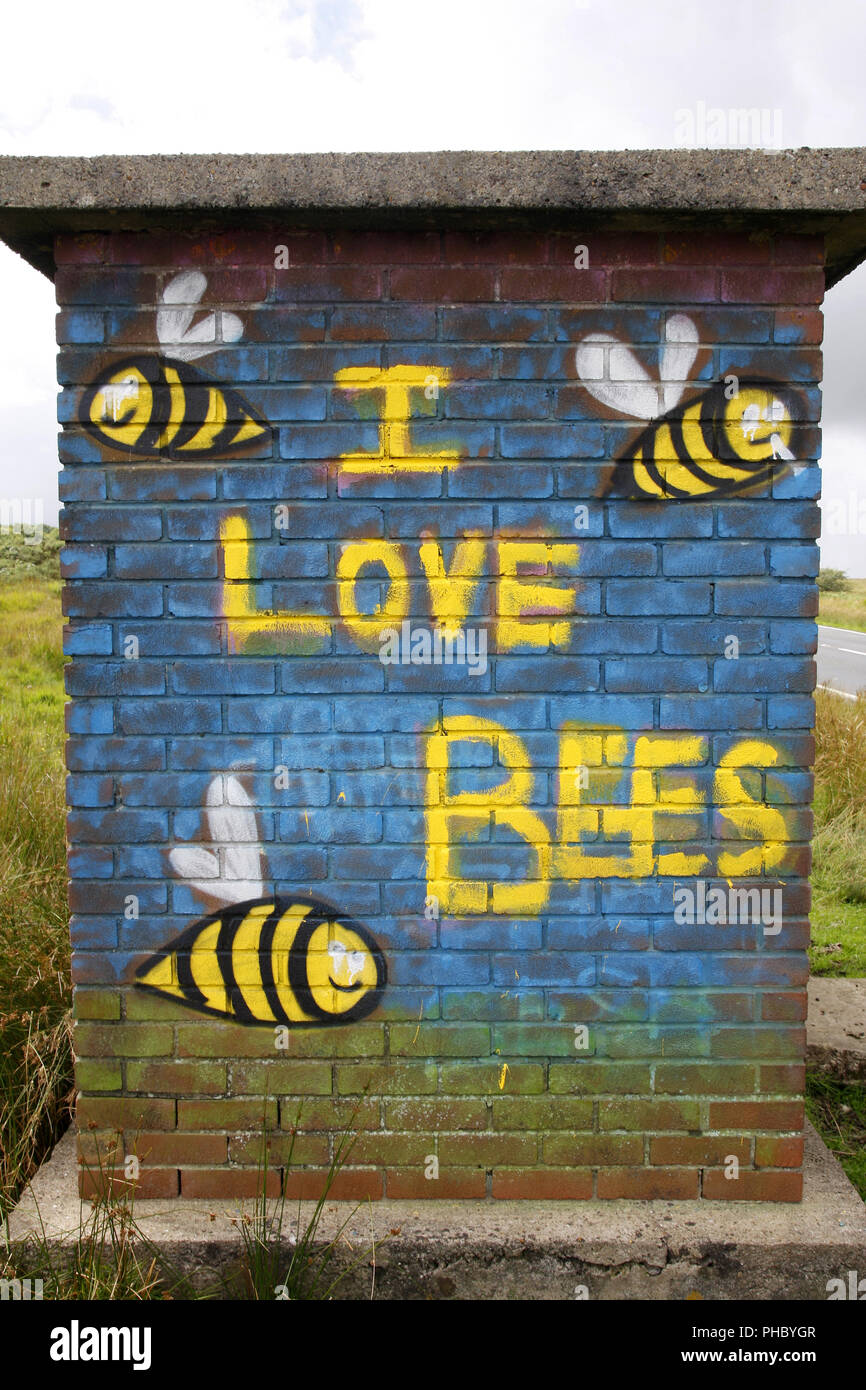 Bee mural hi-res stock photography and images - Alamy