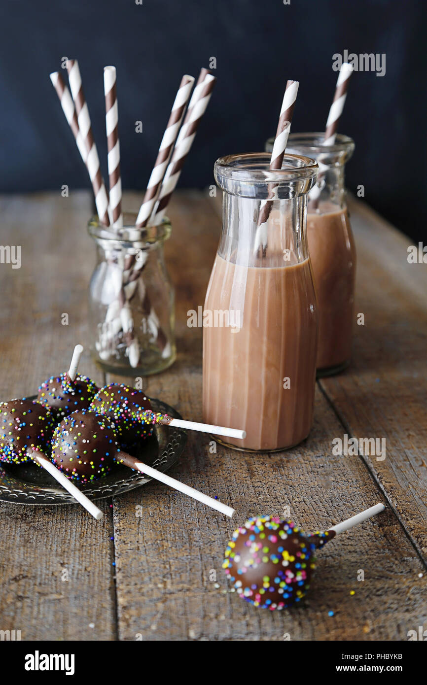 Milk chocolate cake pops hi-res stock photography and images - Alamy