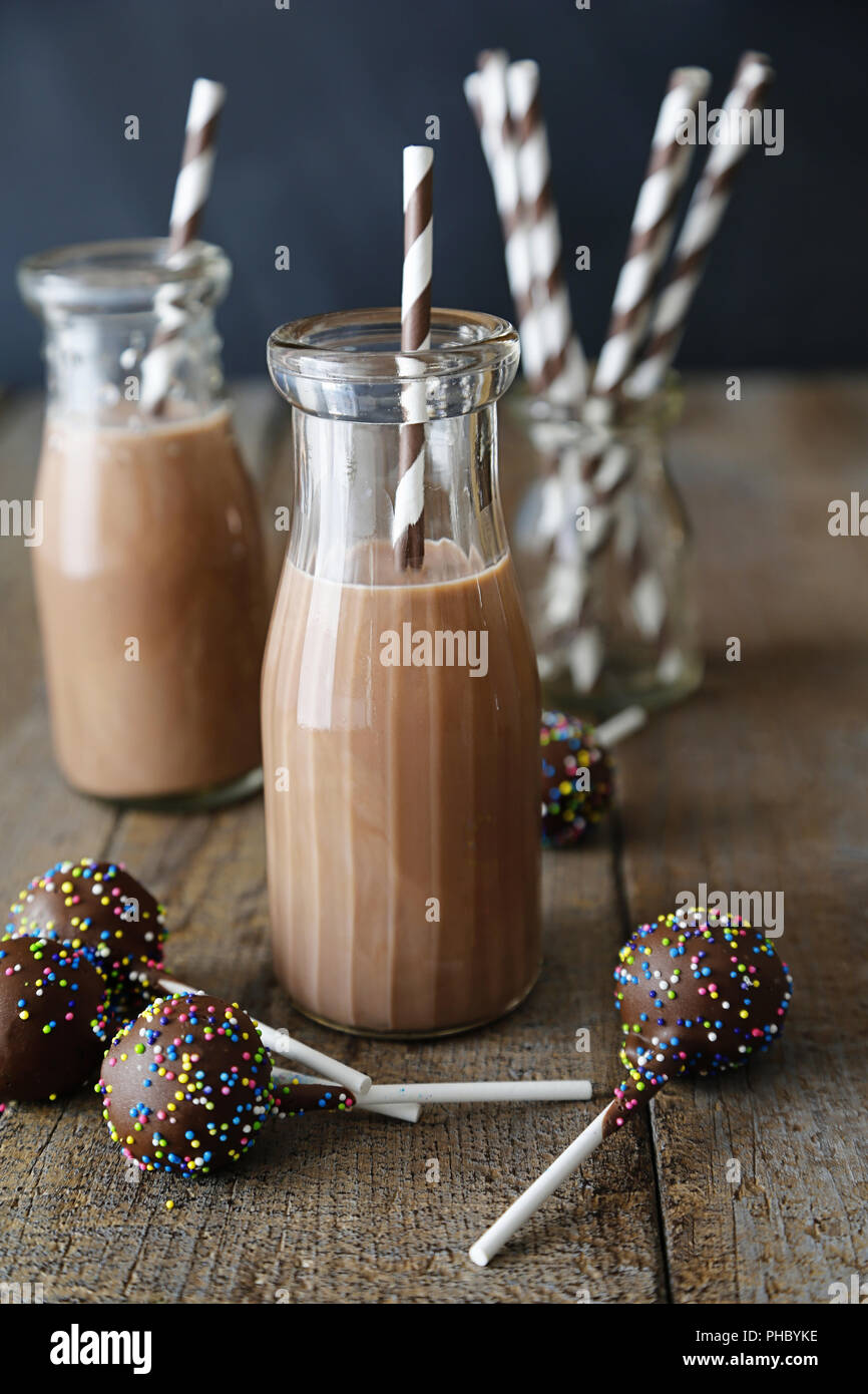 Milk chocolate cake pops hi-res stock photography and images - Alamy