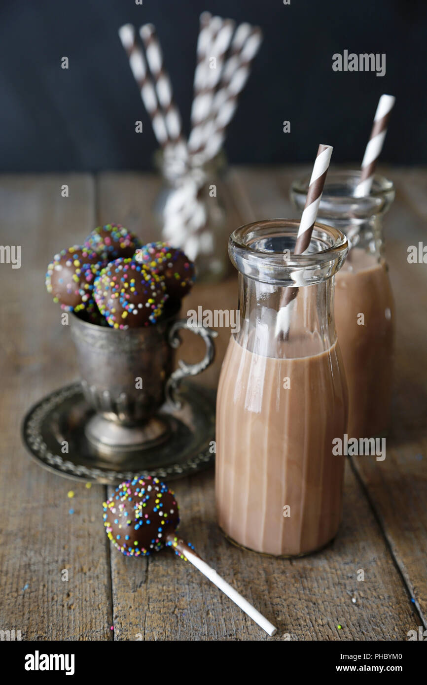 Milk chocolate cake pops hi-res stock photography and images - Alamy