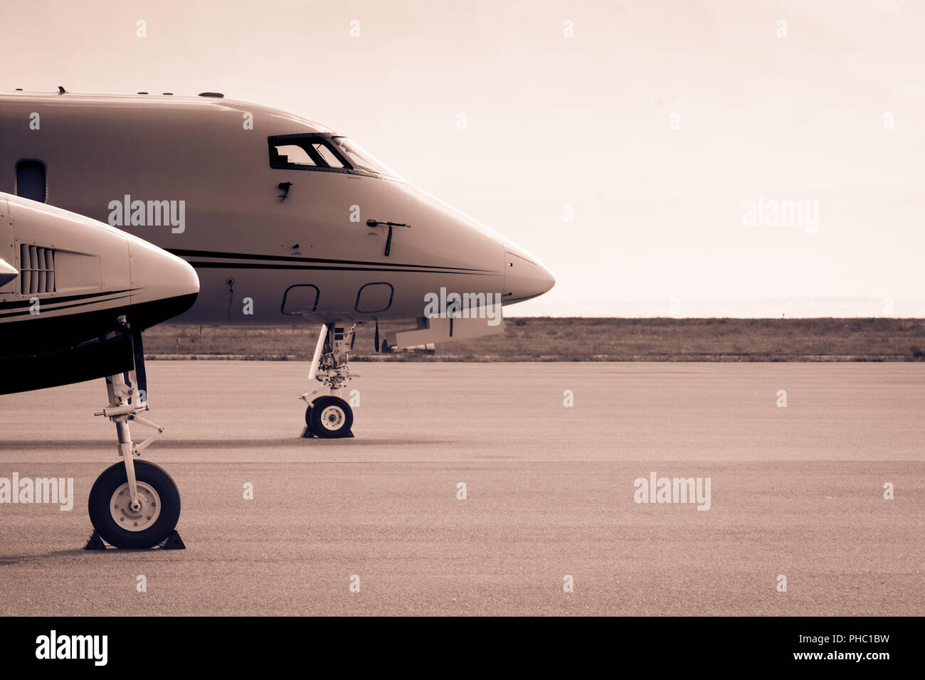 Planes on the runway waiting for take off Stock Photo - Alamy
