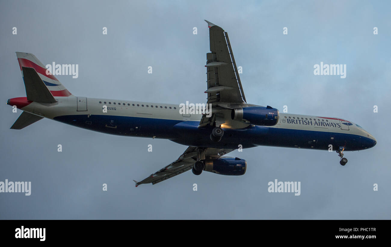 Ba airbus a321 arriving hi-res stock photography and images - Alamy