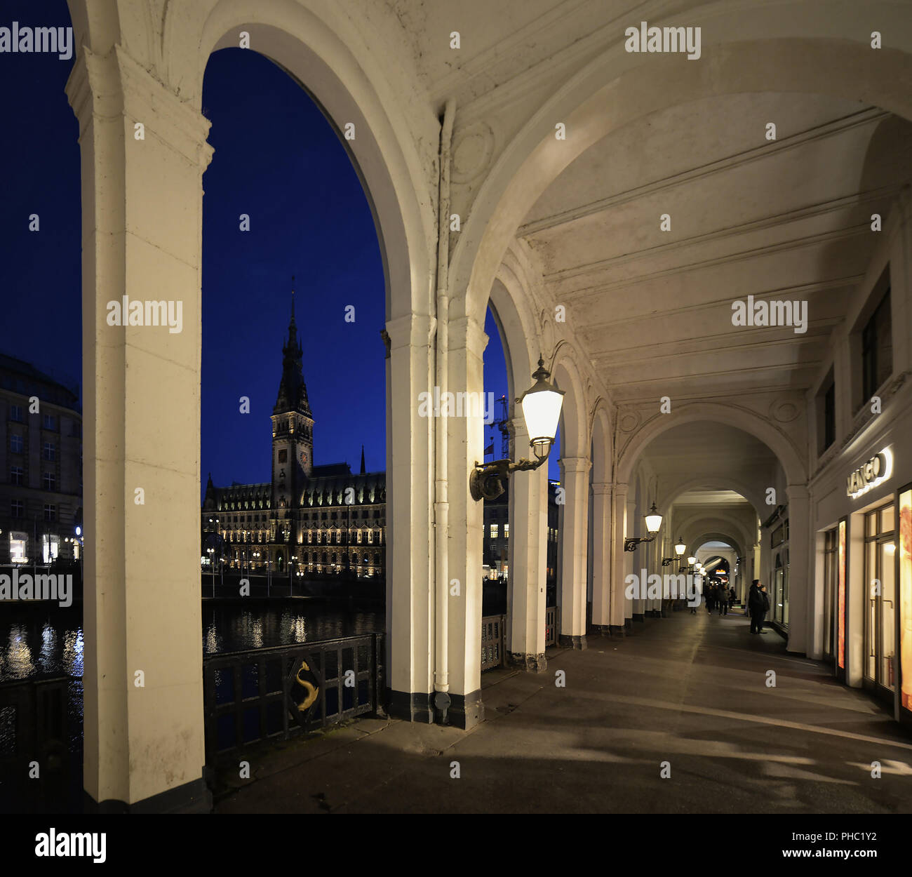 Neoclassical arcade hi-res stock photography and images - Alamy