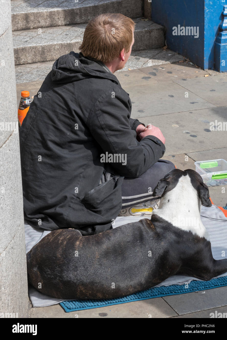 London Homeless Man Sleeping On Streets Stock Photos & London Homeless ...