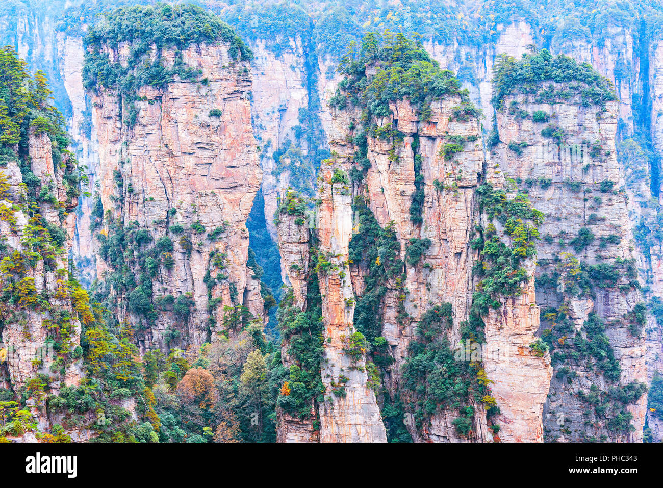 Mountain sunset in zhangjiajie hi-res stock photography and images - Alamy