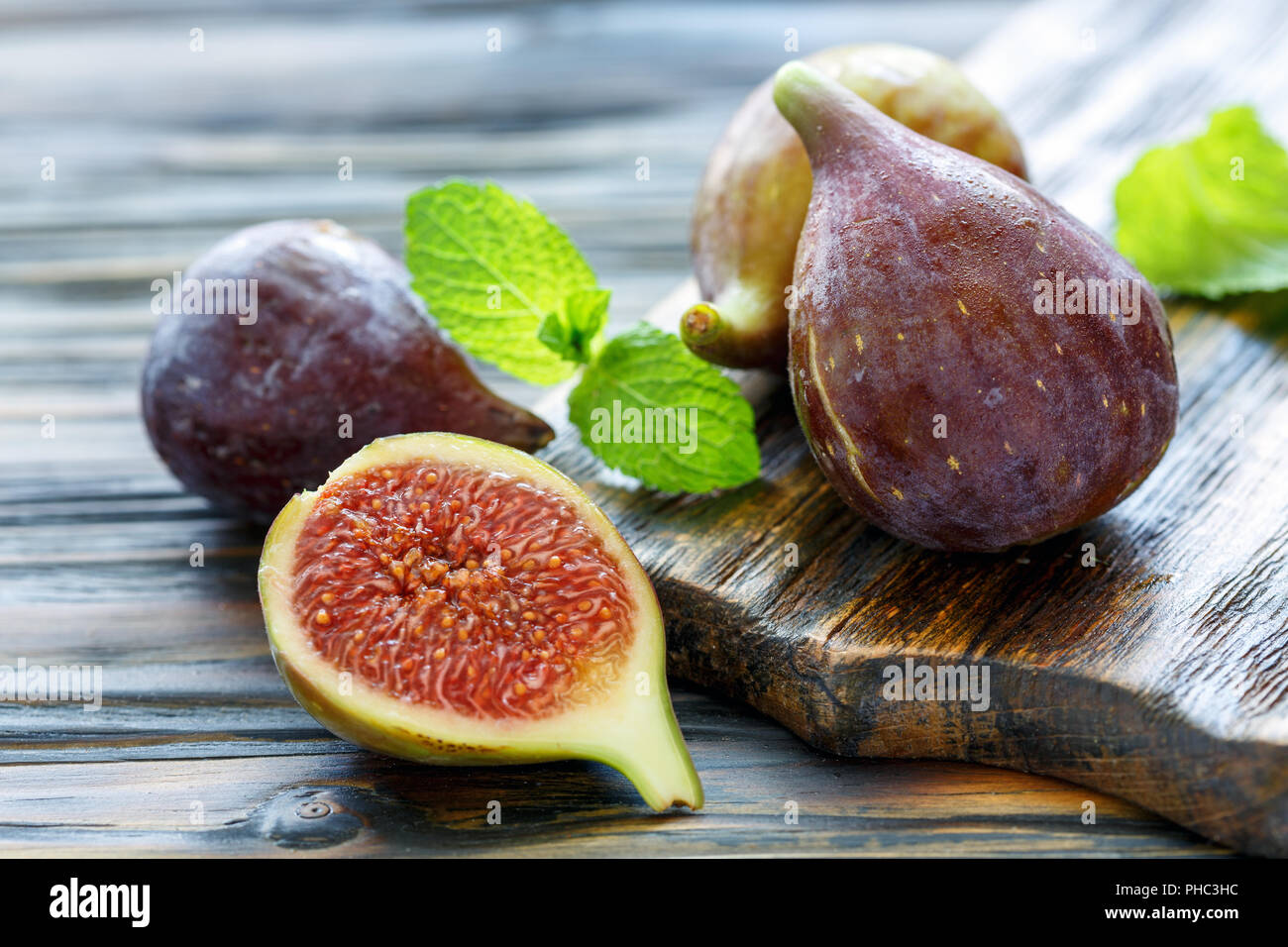 Fresh ripe whole figs hi-res stock photography and images - Alamy