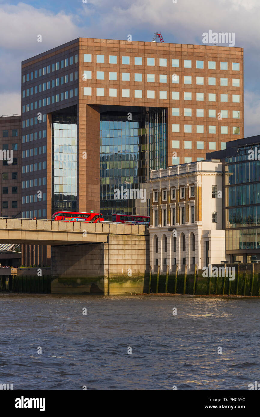 Glazier's hall High Resolution Stock Photography and Images - Alamy