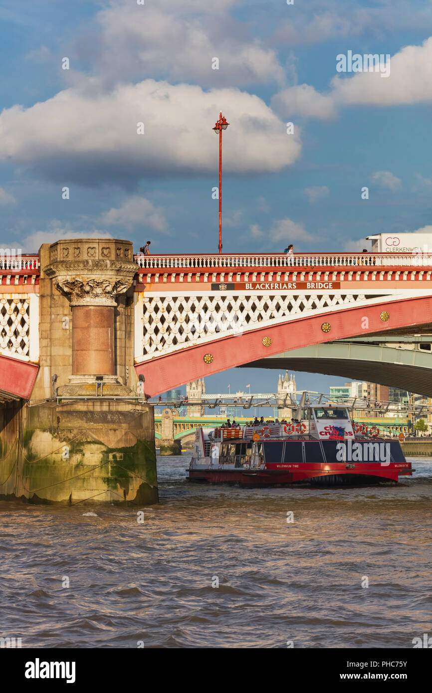 Blackfriars ship hi-res stock photography and images - Alamy