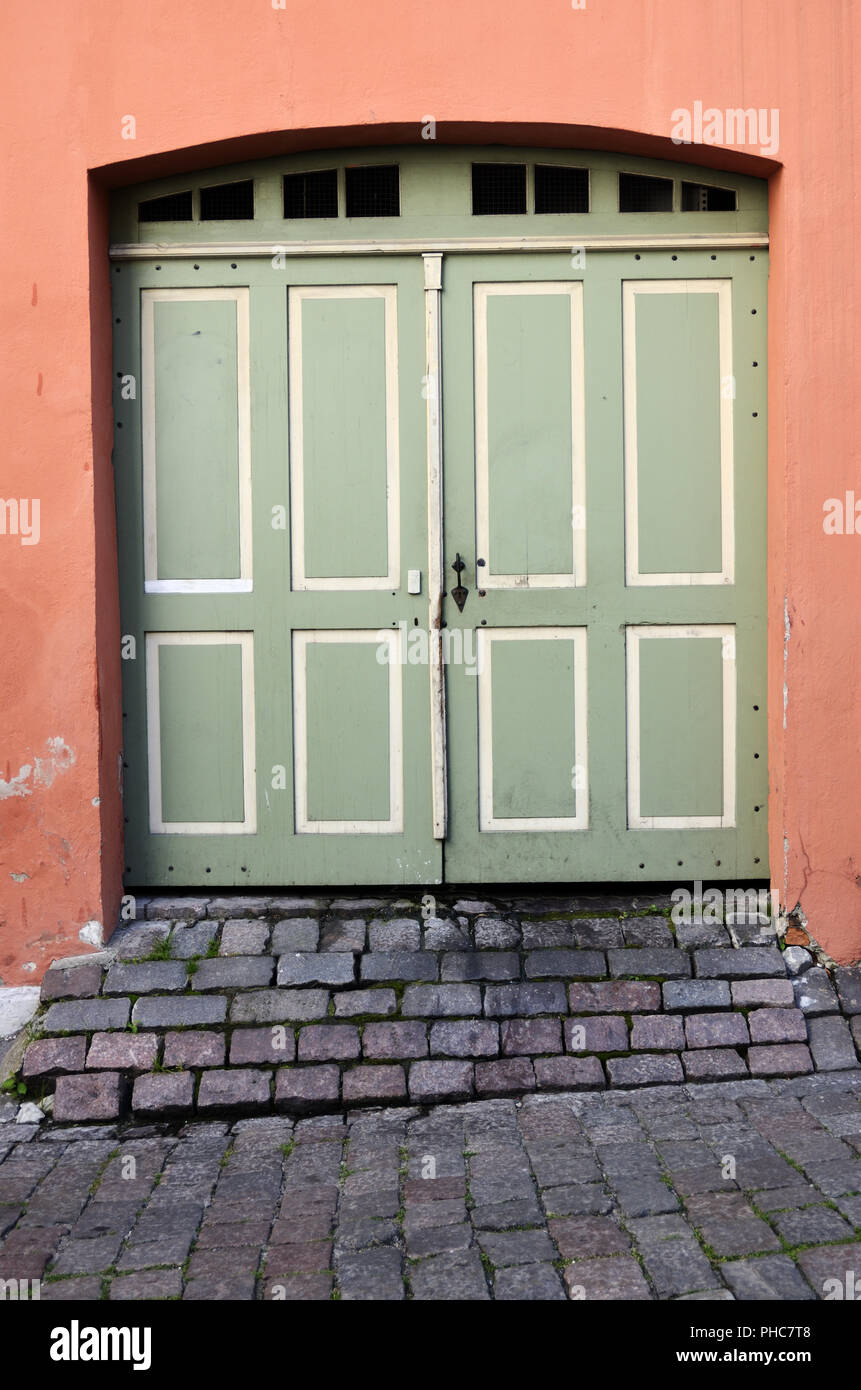 Vintage doors hi-res stock photography and images - Alamy