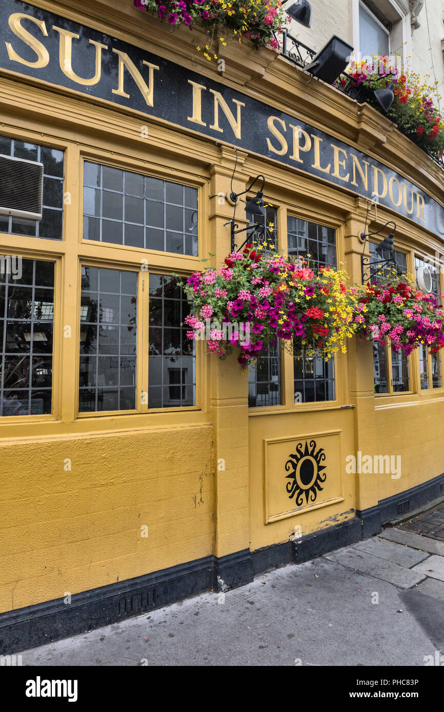 Sun In Splendour, Victorian pub, Portobello Road, London, England, UK ...
