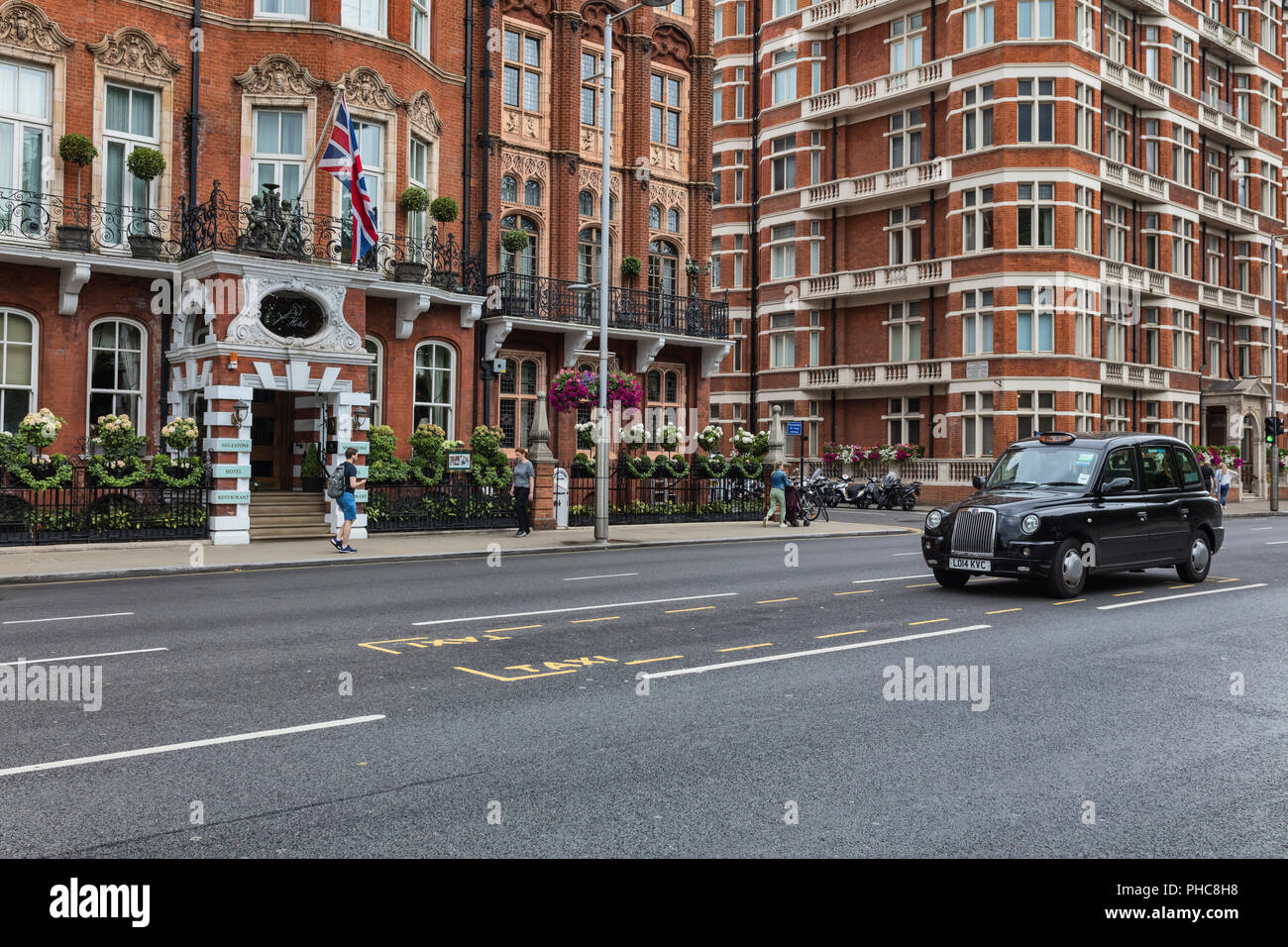 Kensington high street old hi-res stock photography and images - Alamy