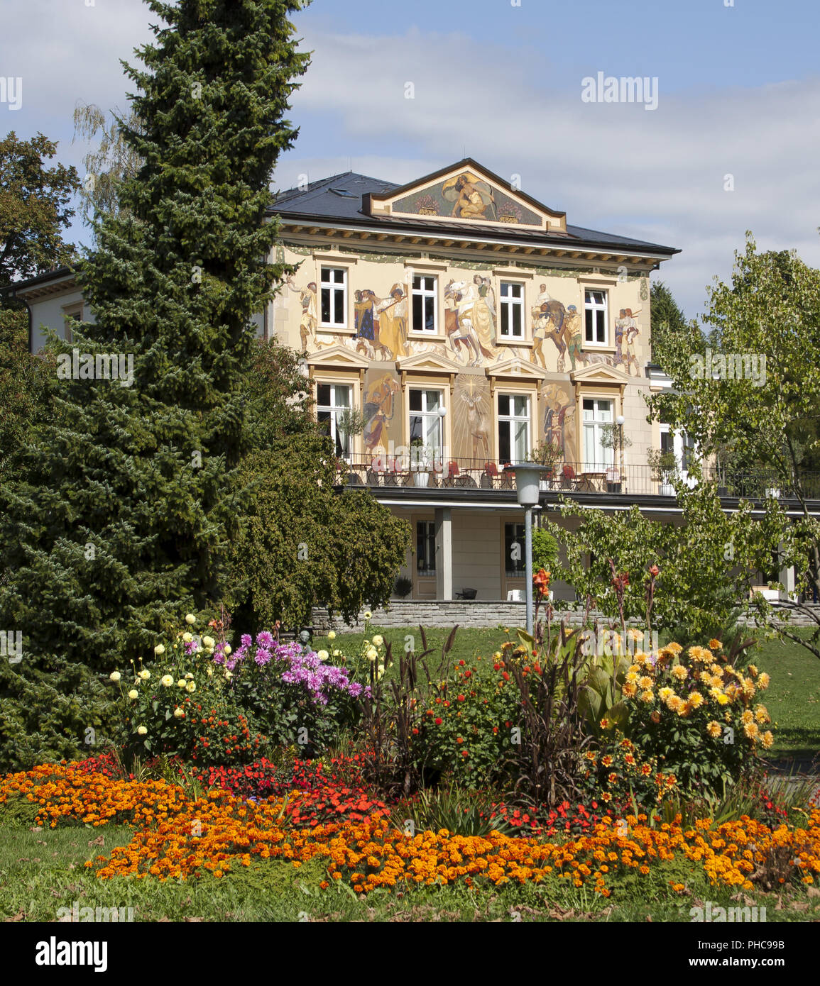 Timbered villa hi-res stock photography and images - Alamy