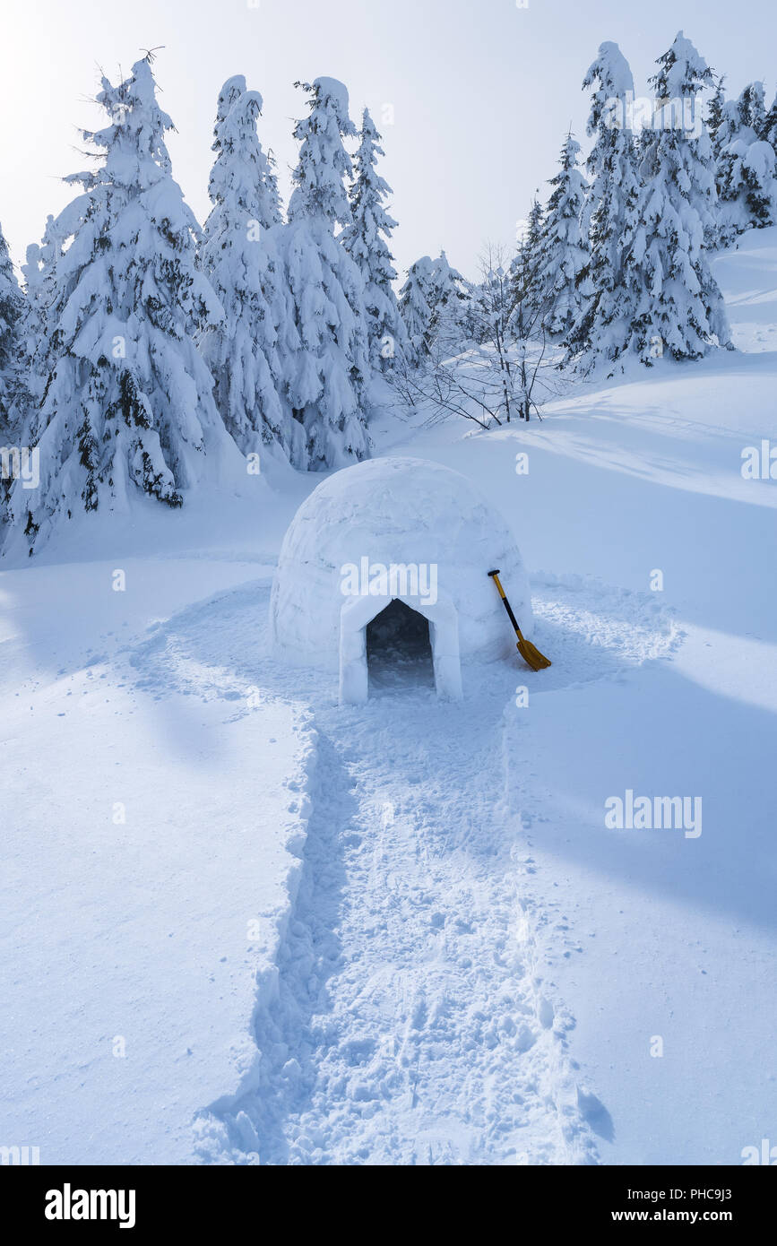 Igloo hi-res stock photography and images - Alamy