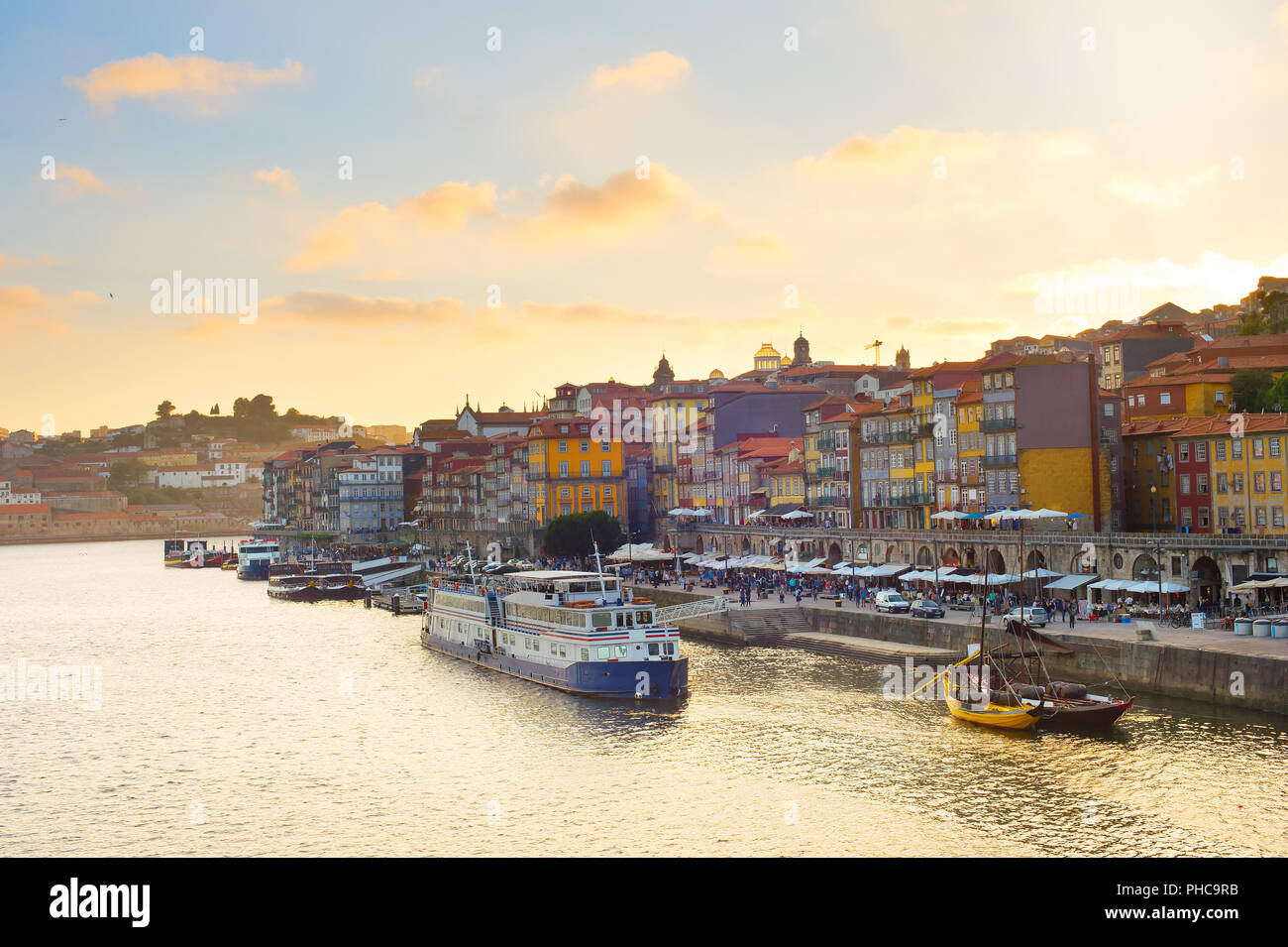Oporto quay hi-res stock photography and images - Alamy
