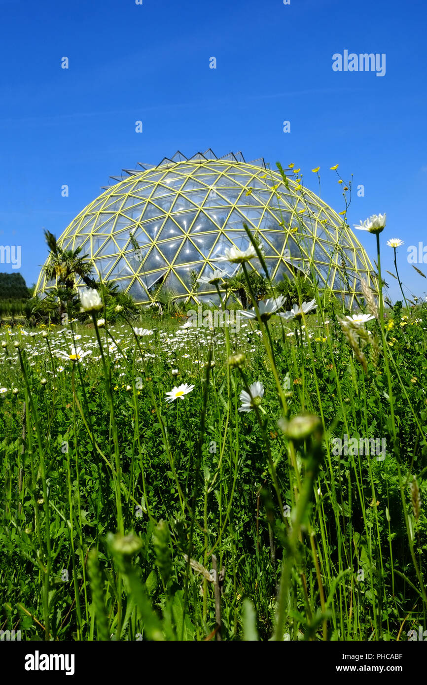 Garden dome hi-res stock photography and images - Alamy