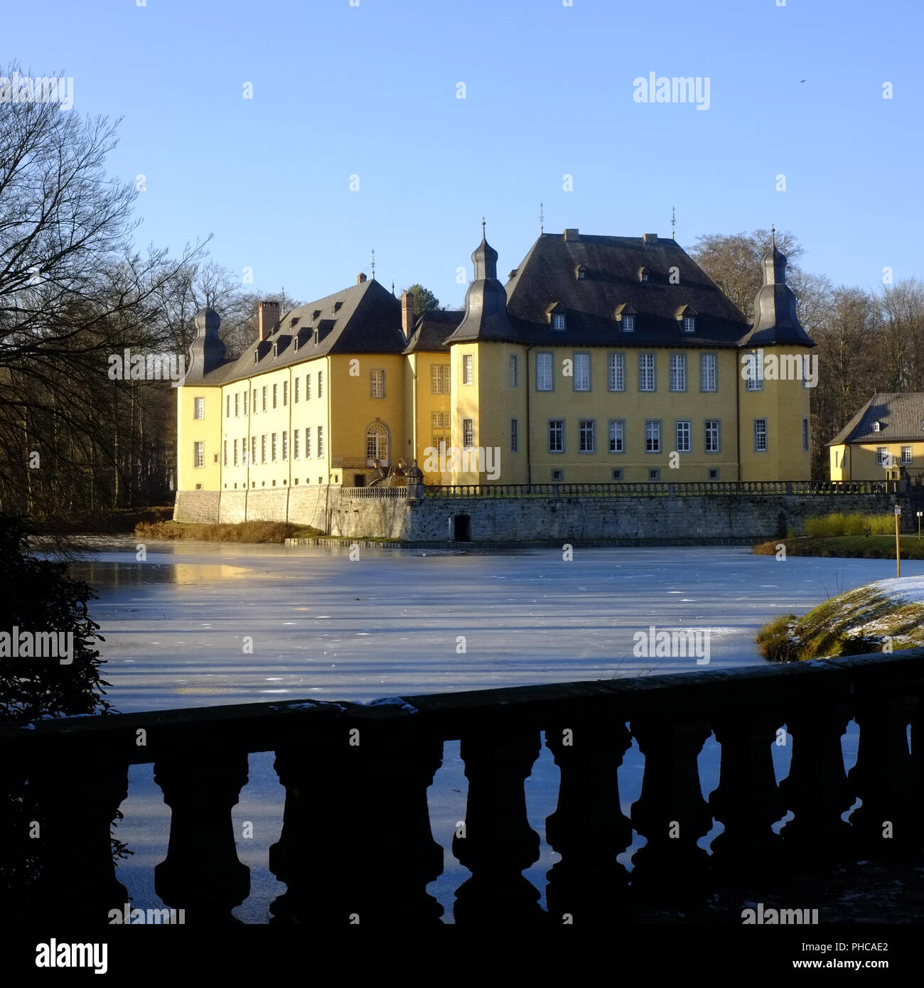 Schloss silhouette hi-res stock photography and images - Alamy