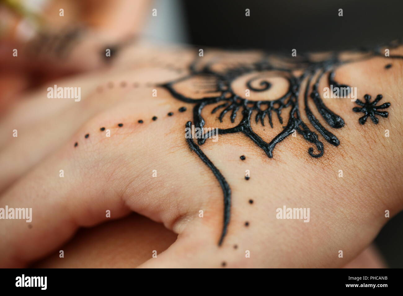 henna drawing mehendi Stock Photo - Alamy