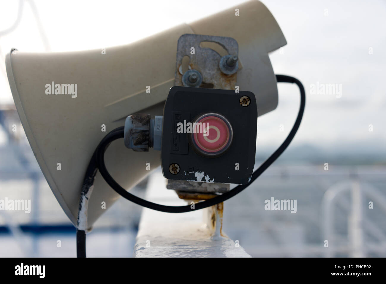 Amplifier bullhorn hi-res stock photography and images - Alamy