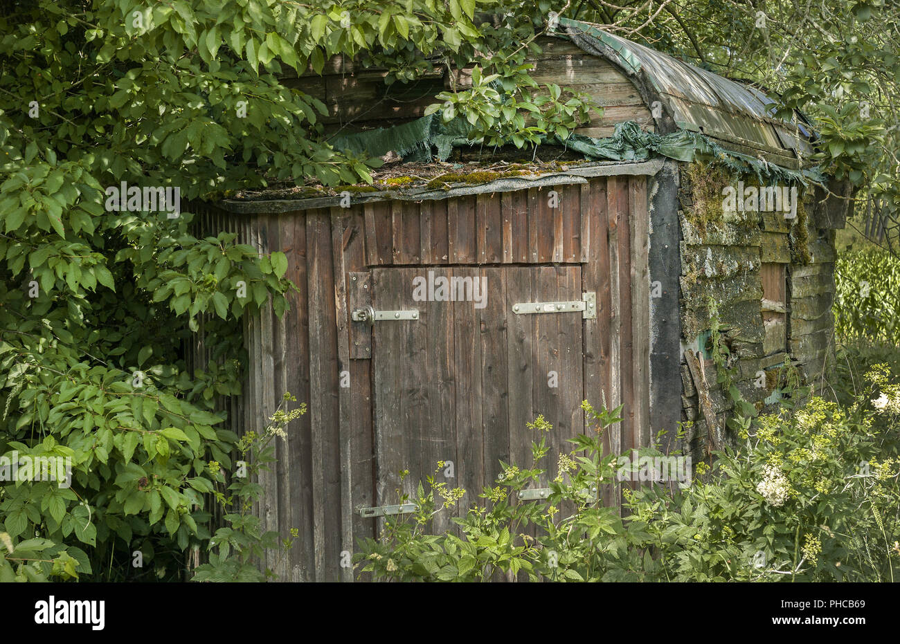 Very old shed hi-res stock photography and images - Alamy