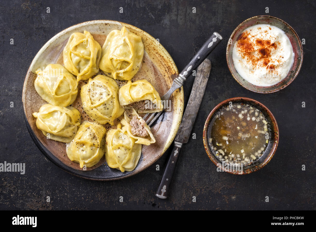 Traditional Turkish Manti with Joghurt and Vinegar Stock Photo - Alamy