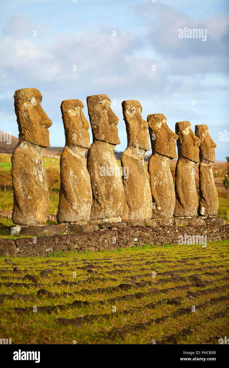 Stone heads hi-res stock photography and images - Alamy