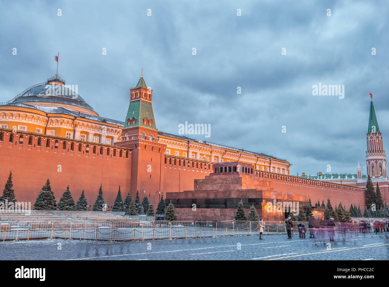 Lenin's mausoleum in red square hi-res stock photography and images - Alamy