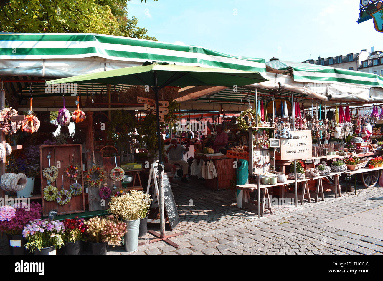 Flower store in Viktualienmarkt, Munich, Germany Stock Photo - Alamy