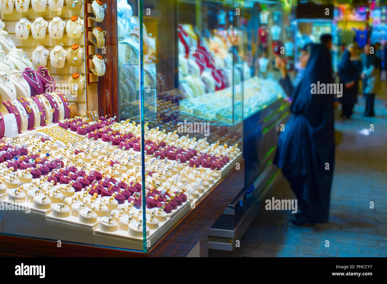 Jewelry stalls. Tehran Grand Market Stock Photo - Alamy