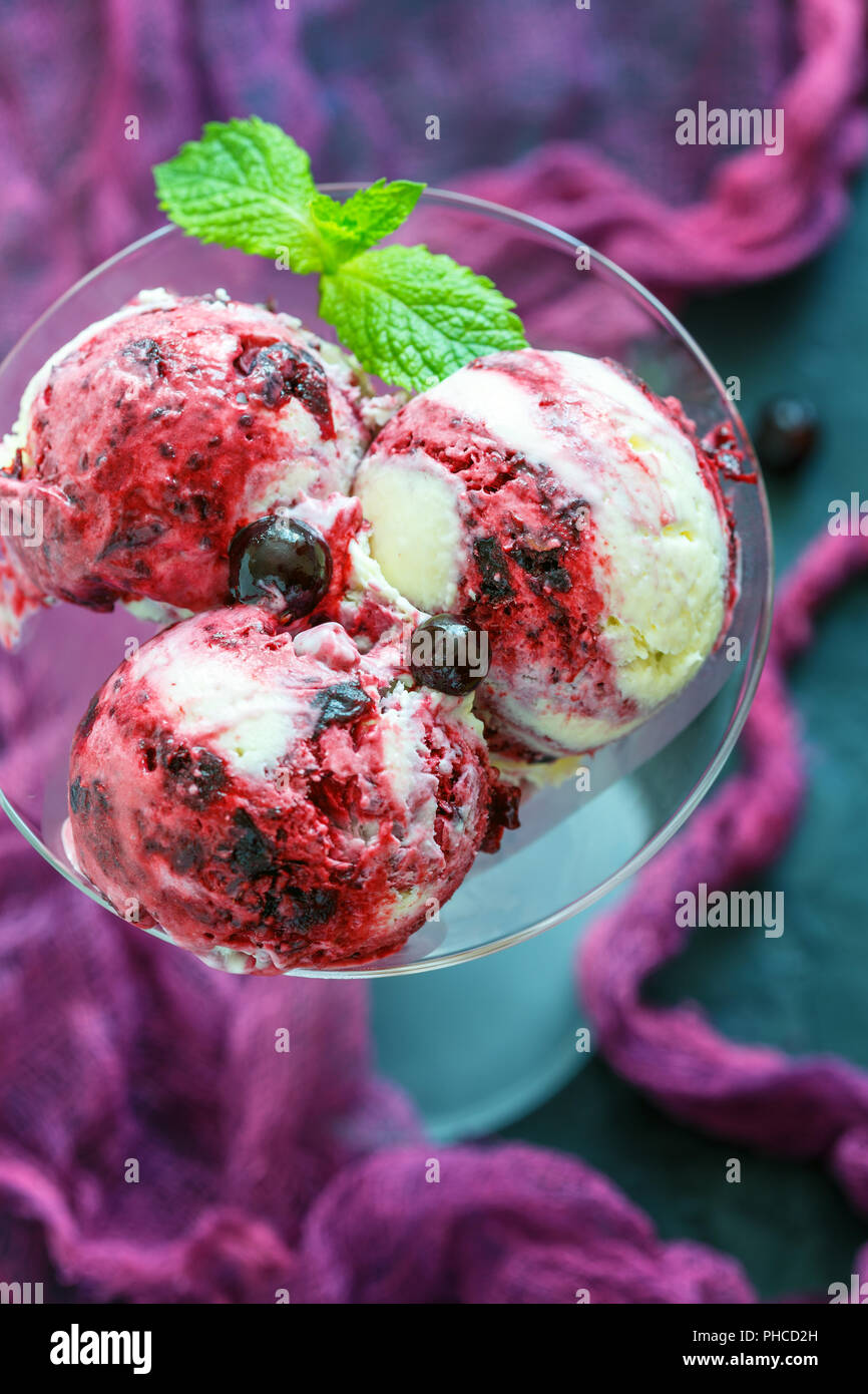 Frozen white currants hi-res stock photography and images - Alamy
