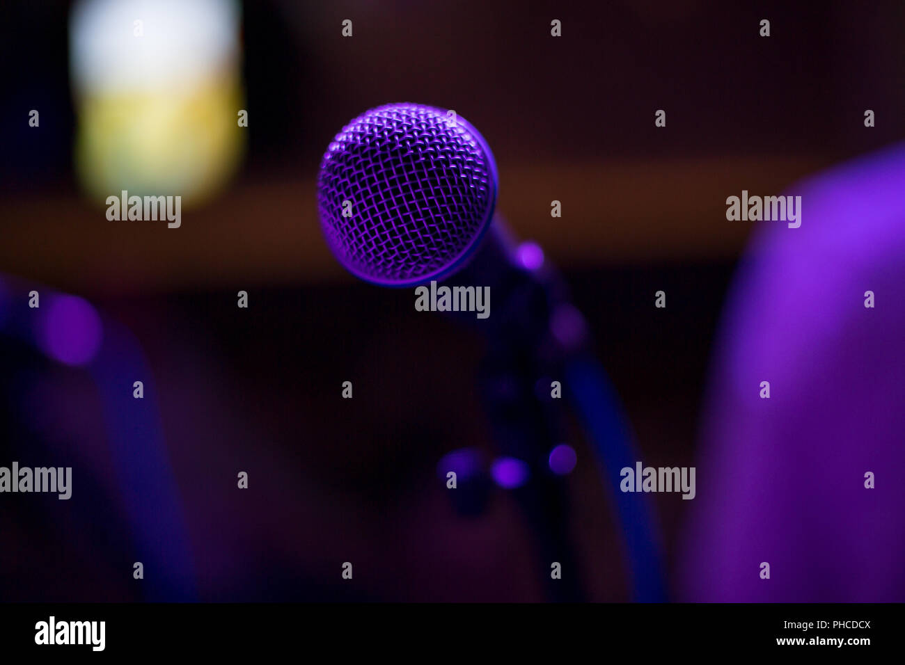 Microphone closeup audience hi-res stock photography and images - Alamy