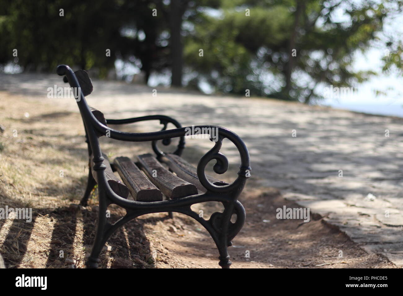 old empty bench Stock Photo - Alamy