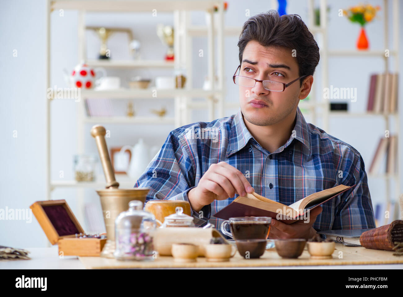 Tea expert brewing cup of drink hi-res stock photography and images - Alamy